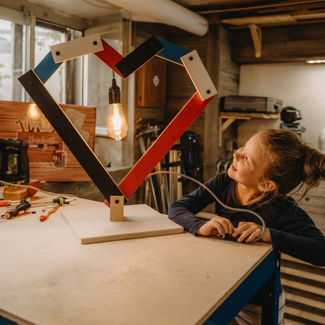 Tobis Handcraft Shop